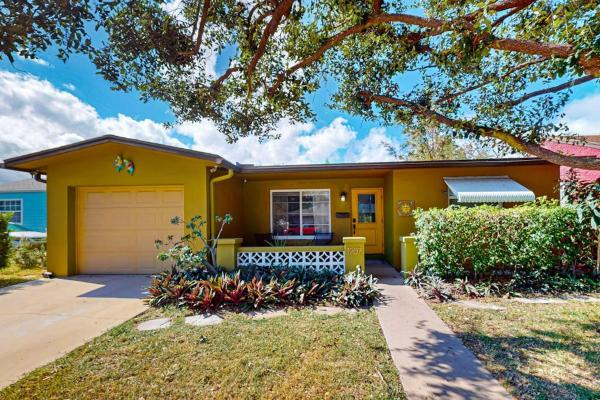 Breezy Ocean Escape - Lake Worth, FL