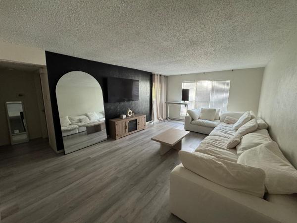Modern & Moody Oak Lawn Oasis 6 Min To Love Field - Dallas
