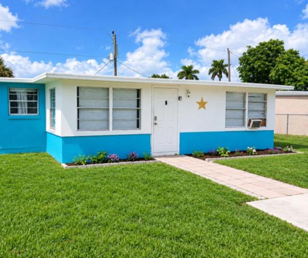 Gpl 2124 Davis Ct Room 6 - Fort Myers, FL