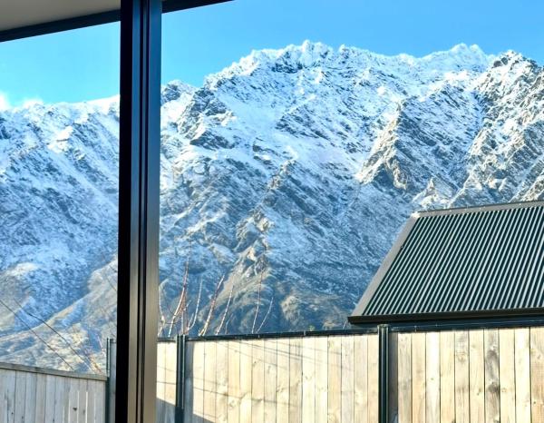 Remarkables View From Your Bed - Queenstown
