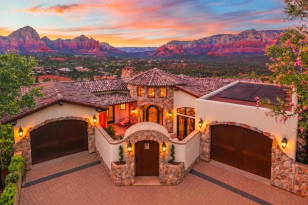 New - Tuscan Red Rock Overlook - Spectacular Views 2 Pools Waterfalls Fire Features Spa Sauna Massage Chairs & Salt Room - Sedona, AZ