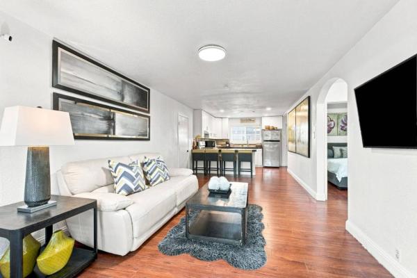 Cozy Family Getaway For 3 Br 1 Ba With Parking - Fremont, CA