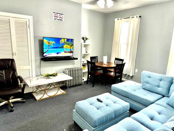 Huge 3 Bedroom Apt, Lic Next To Manhattan !!! - Washington Heights - Manhattan