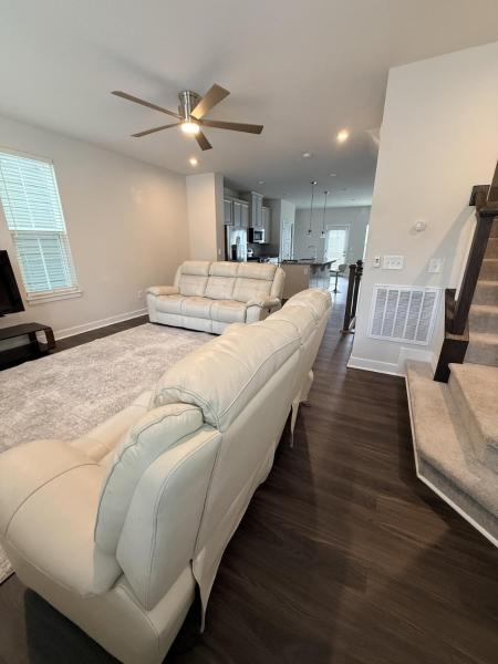Spacious, Luxury Townhouse - Chesapeake, VA