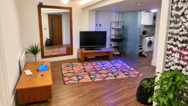 South West London 2-bed Apt Sleeps 6 W Parking - Twickenham