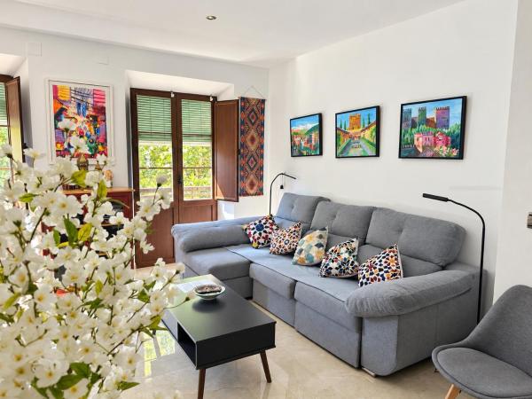 Casa Anjelita Es Un Espacioso Alojamiento En El Bajo Albaicin, 3 Dormitorios, Todo Climatizado, Ideal Para Ocio O Trabajo A Un Paso Del Centro Historico Y De La Sede De La Universidad - Granada