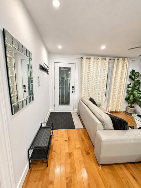 Laval Modern Home Stylish And Spacious Stay - Blainville