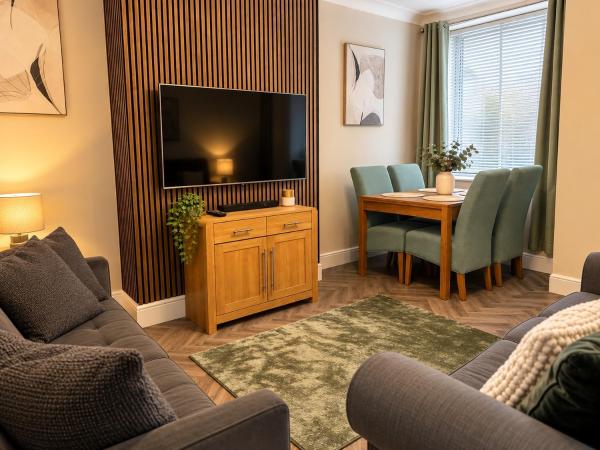 Nest House Crewe 4 Bedrooms Sleeps 7 - Cheshire