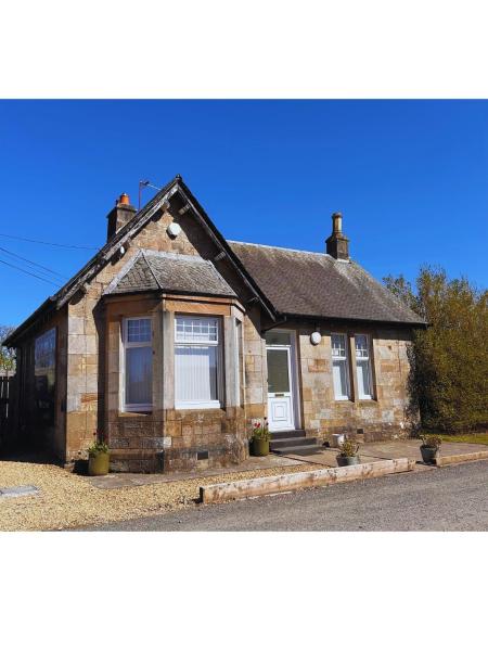 The Gatehouse, 2 Bedroom Detached Cottage - Saltcoats