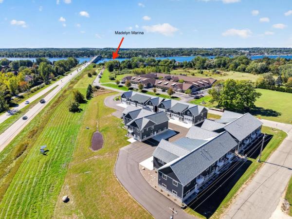 Sturgeon Bay Condo W Marina Slip And In Law Suite - Sturgeon Bay