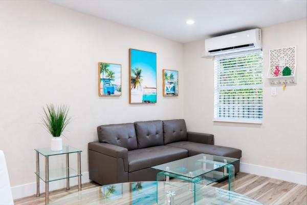 Flamingo Beach House - Miramar, FL