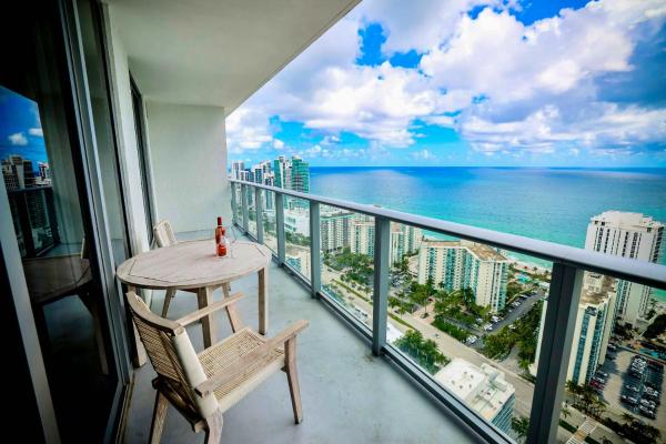2 Bdr Stunning Ocean View In Hyde Beach House - Hollywood, FL