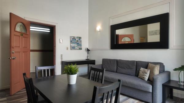 Apartamento Completo Con Vista A Plaza Las Delicias, 1 Habitación, Wifi Y Amenidades - Ponce