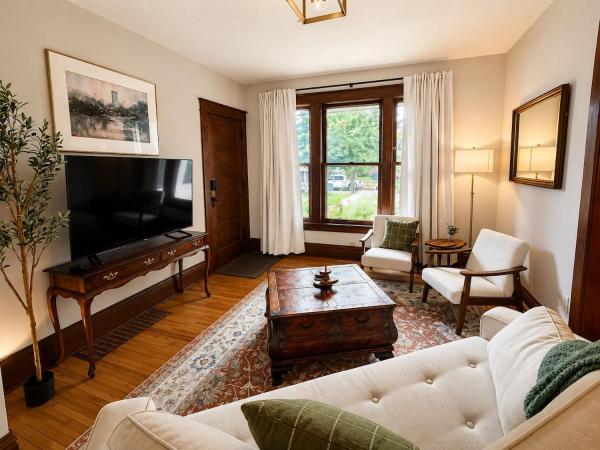 The Heritage Flat At 913 - Saint Paul, MN