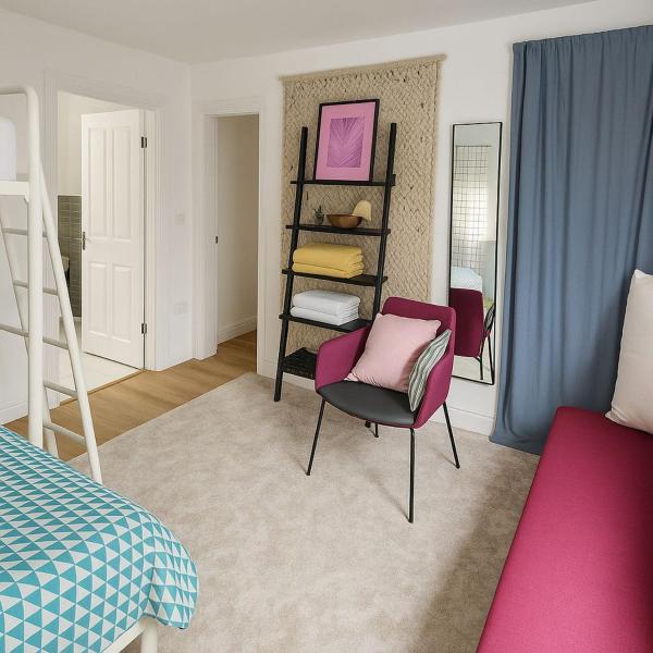Large Family & Group Stay - Sleeps 8 - 2 Bathrooms - Salford