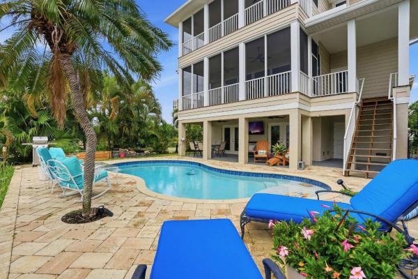 Pet-friendly Canal Retreat Pool & Balconies - Bonita Springs, FL