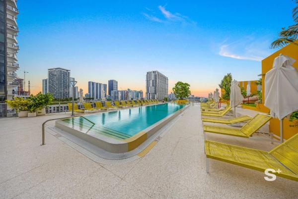 Midtown Miami Condo - Rooftop Pool & Gym - Coral Gables, FL