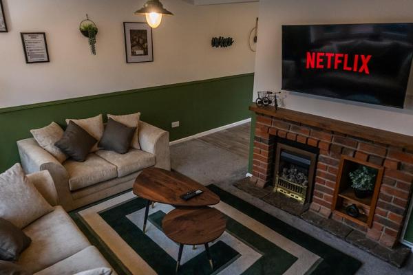 Modern Home Ideal For Long Stays Free Parking - Aeropuerto de Londres-Gatwick (LGW)