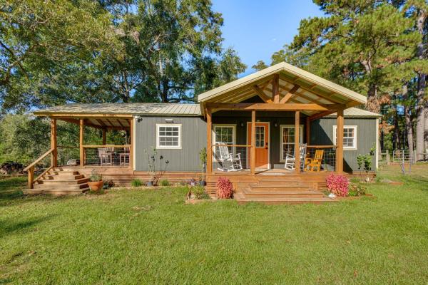 On 80 Acres! Serene Orchard Farm Stay In Lumberton - 본드