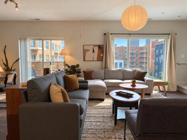 Third Ward 2br Plus Den 2-story Penthouse - Sleeps 10 - Milwaukee