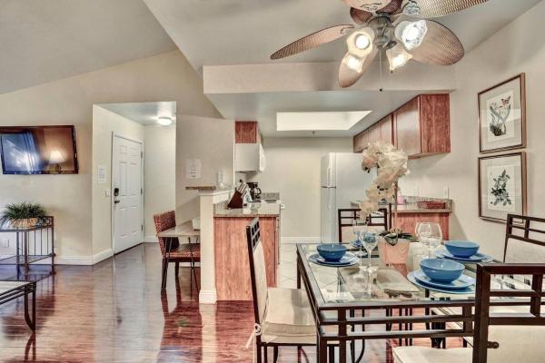 Top Floor 1br Near Strip Pool View Balcony - Las Vegas