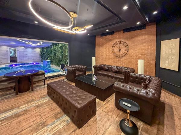 2 Br Private Pool,cinema,cigar Lounge,snooker - Lahore
