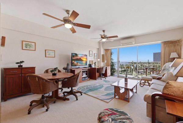 Waikiki Oceanfront With Free Parking & Ac - Honolulu, HI