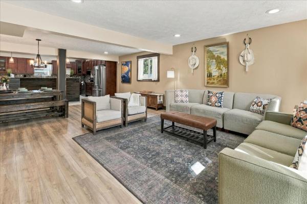 Northeast Indy Escape - 5br Hot Tub & Game Room - Carmel, IN