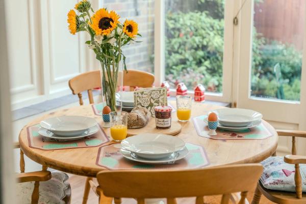 Dutch Cottage Cotswold Stay With Private Parking - Stow-on-the-Wold