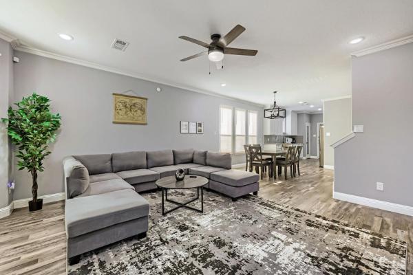Grand Getaway Modern Chic 4br Near Six Flags - Grand Prairie, TX