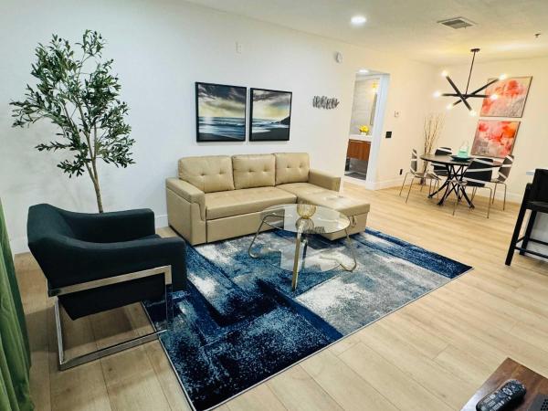 Renovated 700 Sq Ft 1br King Bed Near Strip - The Cromwell Las Vegas Hotel & Casino