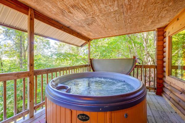'Bear Den' Cabin: Hot Tub, 4 Mi To Nantahala River - North Carolina