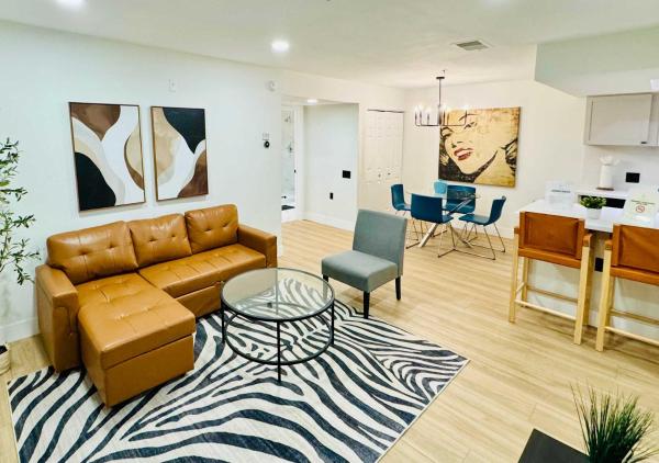 Renovated 1br Ground Floor Pool Gym Jacuzzi 680sqft - Las Vegas, NV