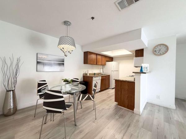 1br Balcony Partial Strip View King Bed - Nevada