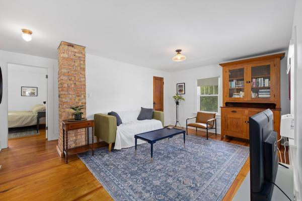 Charming 2br Near Downtown Fort Wayne With Free Parking - New Haven, IN