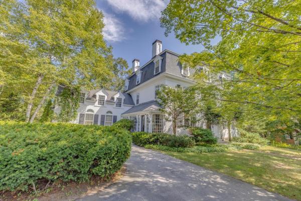 1800s Manor For Celebrations, Reunions & Retreats - Willard Brook State Forest, West Townsend