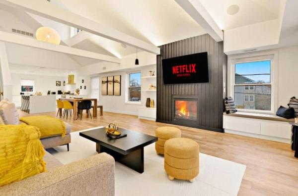 Modern 2-bedroom & Den Near The Falls Parking Included Sleeps 6 - Niagara-on-the-Lake