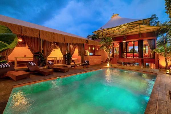 Pink Beach Coliving - Labuan Bajo