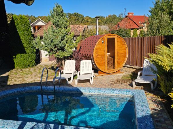 3 Bedroom House ,With Pool,sauna,bbq In Pirita - Moldavia