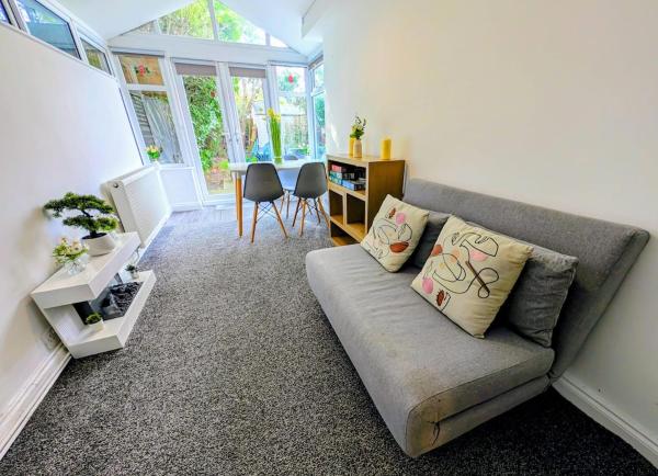 4 Bedroom House With Tvs In All Bedrooms - Crewe