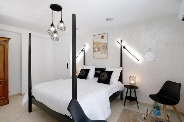 Chambre Suite Avec Piscine Et Jardin - Fréjus