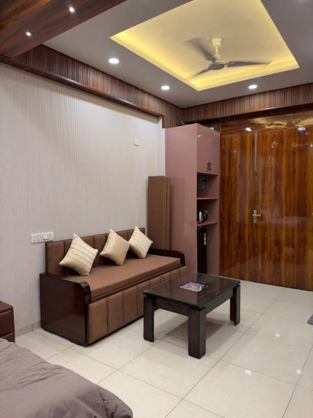 The Velvet Rose-way To Himachal - Zirakpur
