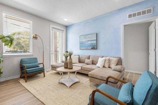 Spacious 2br Retreat With Crib Pool And Free Parking - Largo, FL