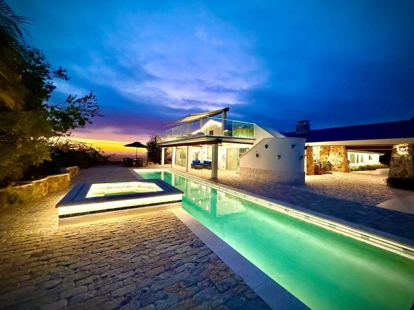 Luxe Private Hilltop Escape Pool & Spa 360-views - Valley View Casino & Hotel