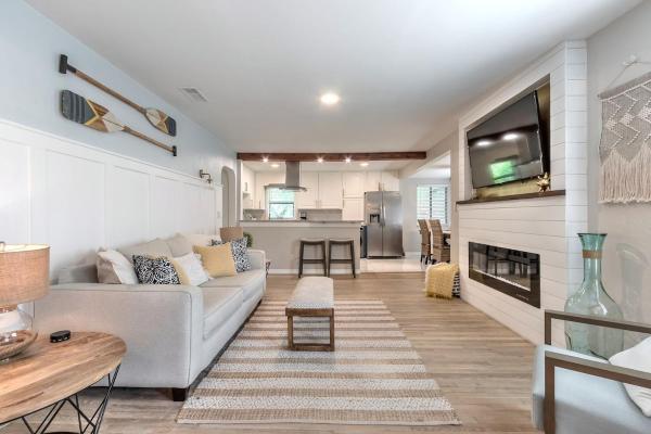 Huge 7br Beach Duplex - Walk To Sand & Surf - Daytona Beach, FL