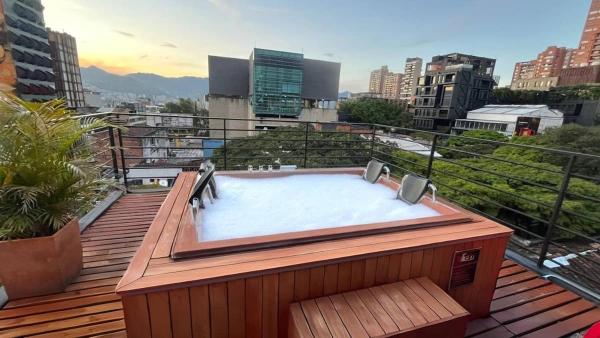 Apartamento Con Jacuzzi Y Vistas Al Poblado - Medellín, Colombia