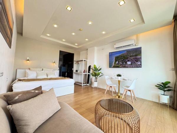 Rooftop Pool & Balcony In Beachfront Karon Condo - Kata Beach