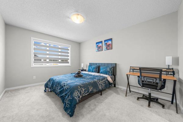 3bhk Close To Airport Backyard Single Family - Edmonton, Canada