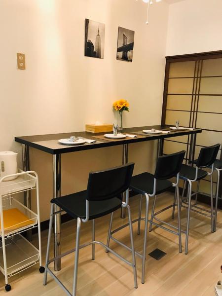 Osaka's Bustling Commercial Center, Umeda Walking Distance, Private Four Bedrooms, Easy To Travel, Hatsushin No Iu House, Building 1 - Osaka