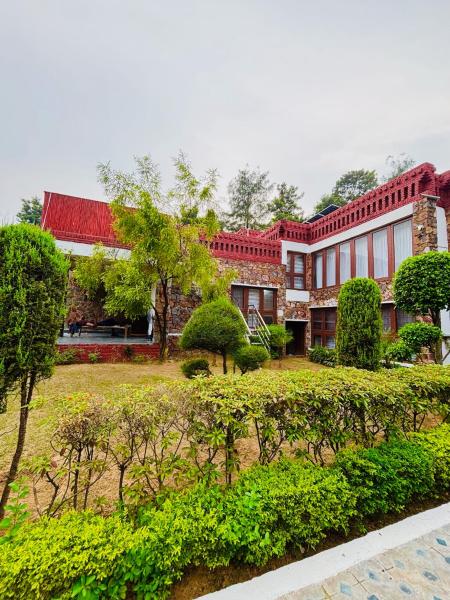 Ekaantam Farm - 4bhk Luxe Heritage Farmhouse - Manesar
